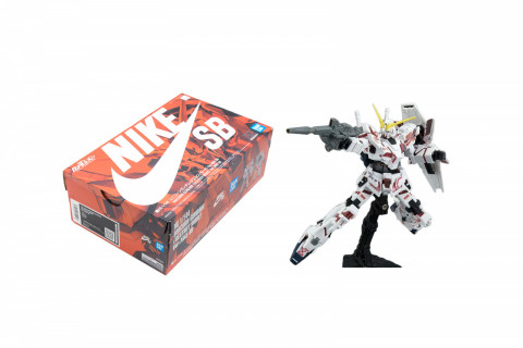 Bandai Gundam x Nike SB Unicorn (Destroy Mode) (1/144 Scale) HG Model ...